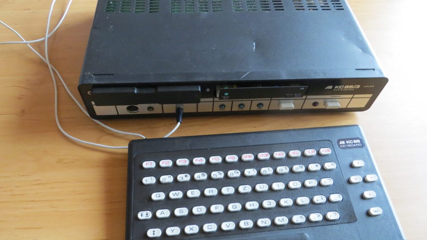 KC 85/3 – Computertechnik aus der DDR – Simbacher Computer Museum